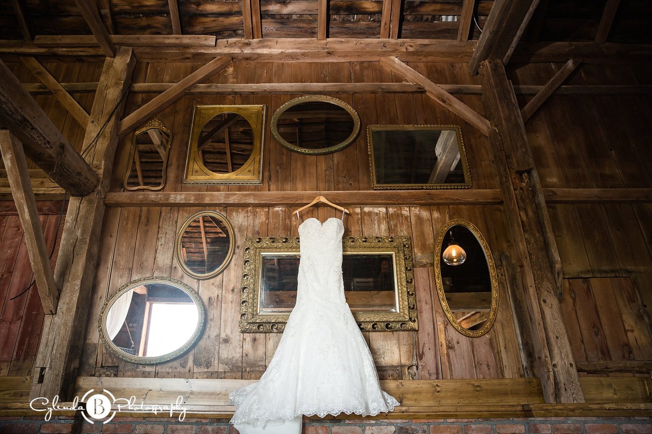 A Hayloft on the Arch Wedding | Vernon, NY | Jen & Josh – Cylinda B ...